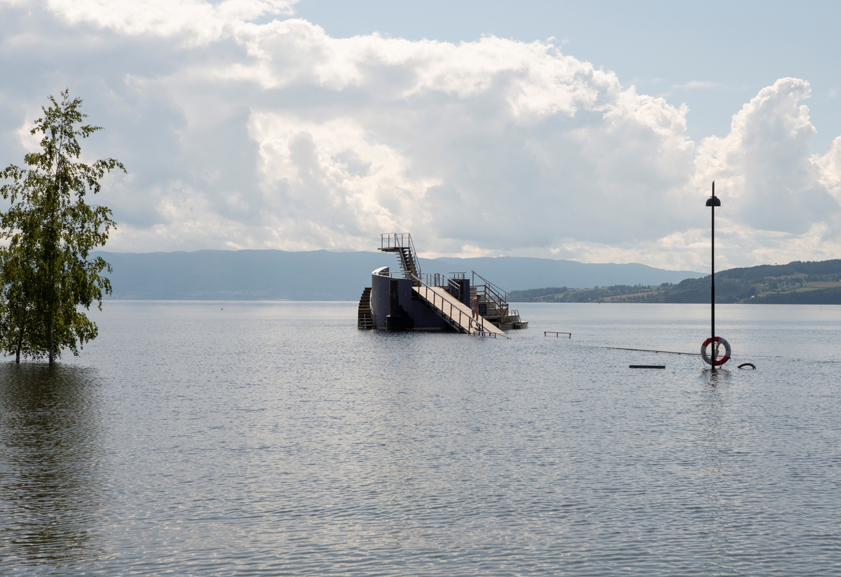 Flom i Mjøsa sommeren 2023. Mjøsflom. Flom 2023. Hamar sentrum ...