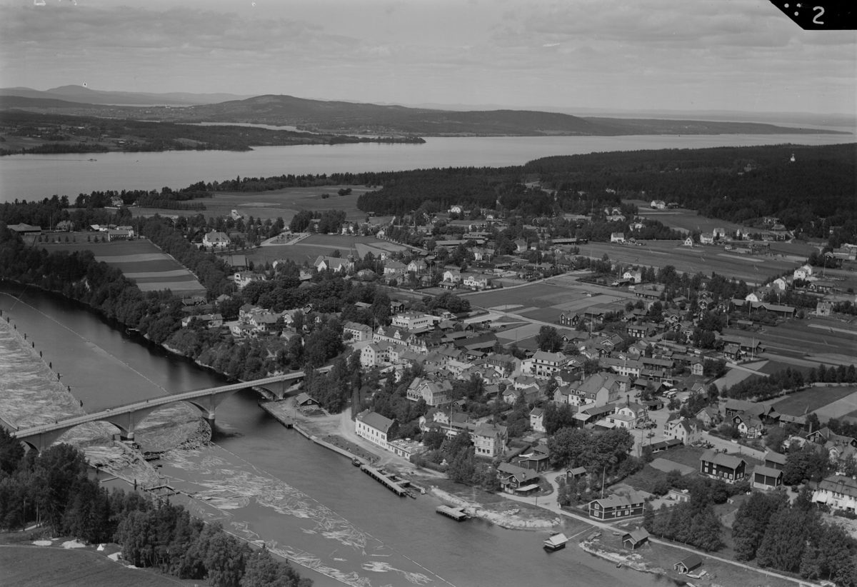 Flygfoto över Leksand. - Dalarnas museum / DigitaltMuseum