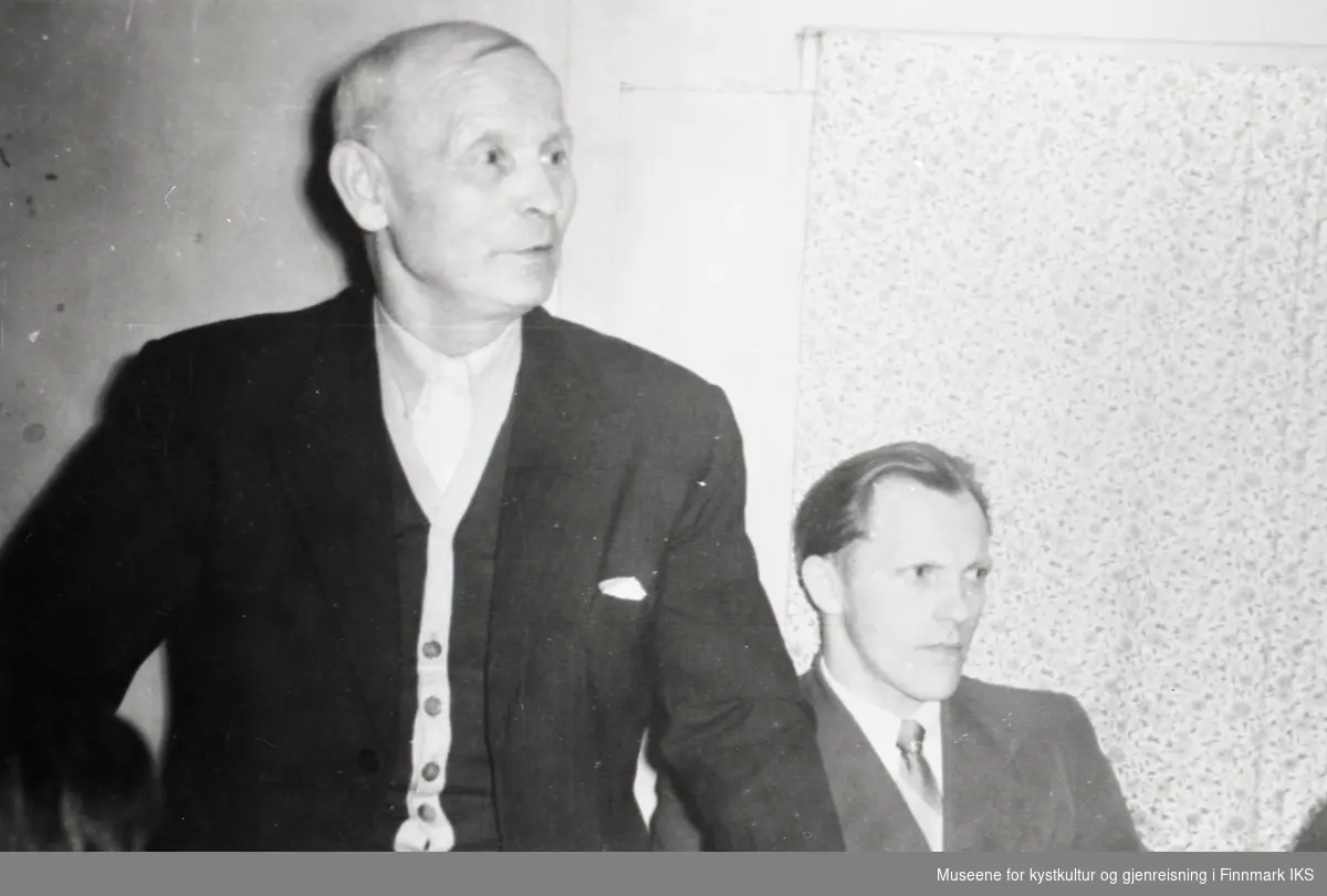Kamøyvær. Peder Nilsen og sønnen Magne Nilsen. Ca. 1955. - Museene for ... Kamøyvær. Peder Nilsen og sønnen Magne Nilsen. Ca. 1955. - Museene for ...