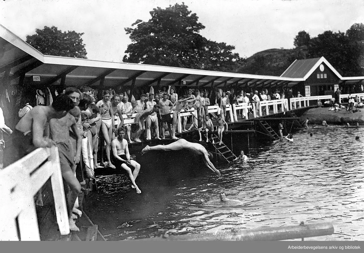 Fribadet for herrer på Hovedøya Bad,.juni 1925. - Arbeiderbevegelsens ...
