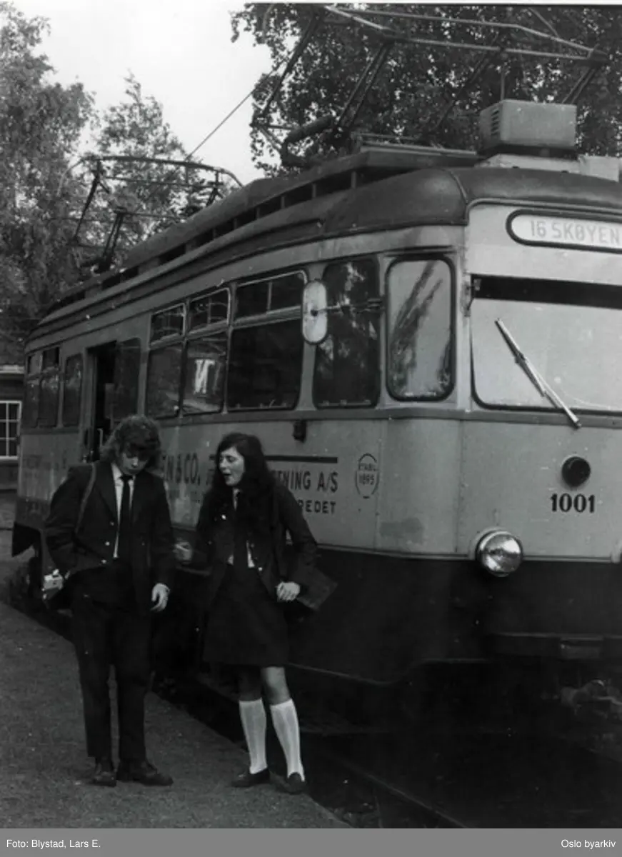 Ekebergbanens motorvogn 1001 fra 1957. Bildet er tatt på Ljabru mellom ...