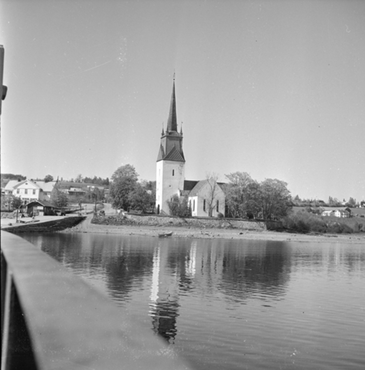 Nes kirke, Tingnes, Hedmark. Før restaurering av vindusnisjer ...
