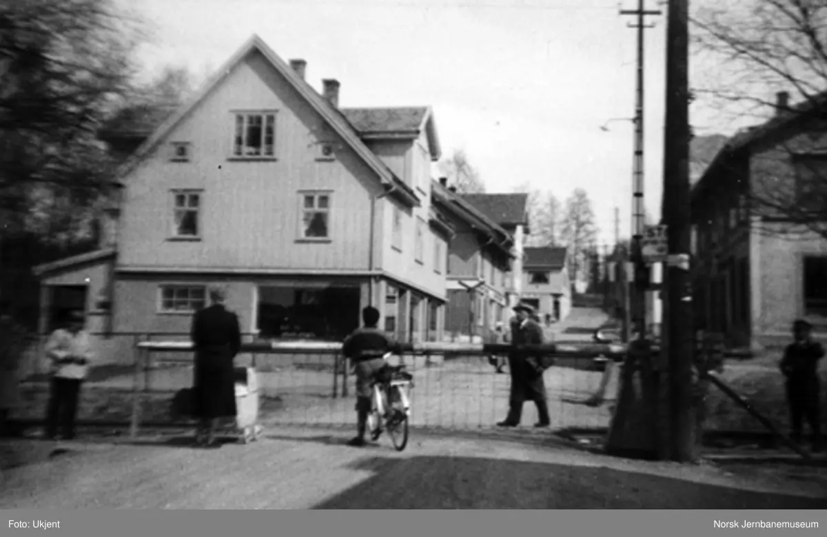 Planovergang på Raufoss - Norsk Jernbanemuseum / DigitaltMuseum