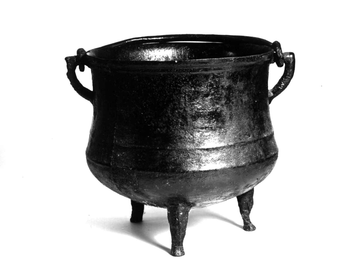 Stor gryte - Norsk Folkemuseum / DigitaltMuseum