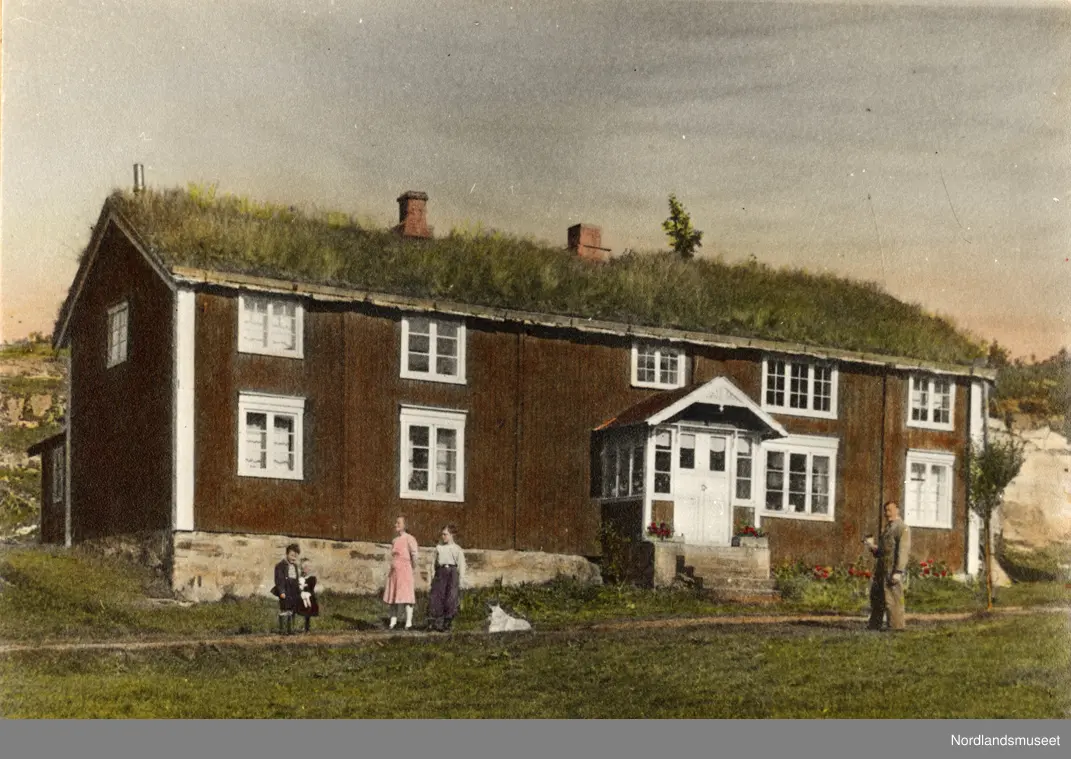 Den gamle Angersnesgården i Løkvika, Leirfjord. Kanskje en av de eldste ...