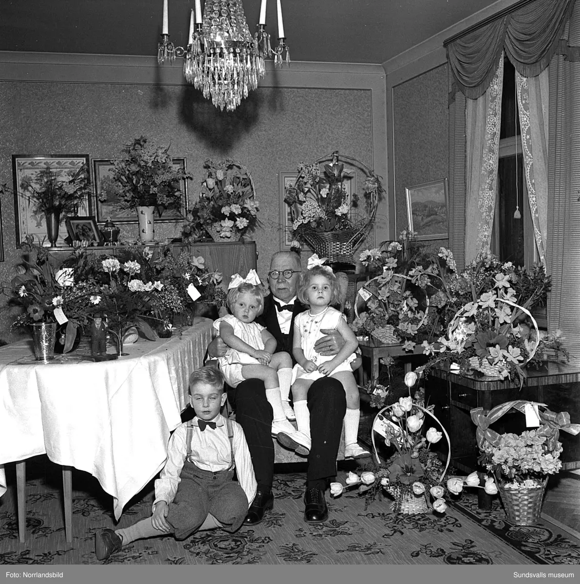 Målarmästare Carl Rupert Bonnströms 70-årsdag. Födelsedagsporträtt samt ...