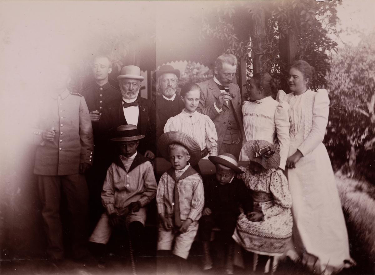 Gruppebilde, bakerst fra venstre: Christian Pierre Mathiesen, Johan ...