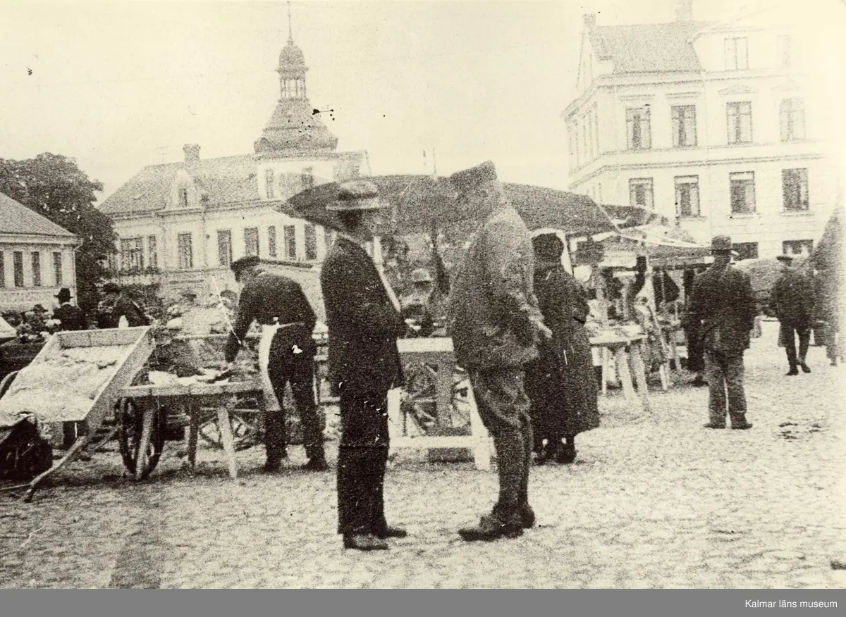 Torghandel vid Salutorget (Lilla, gamla torget). - Kalmar läns museum ...