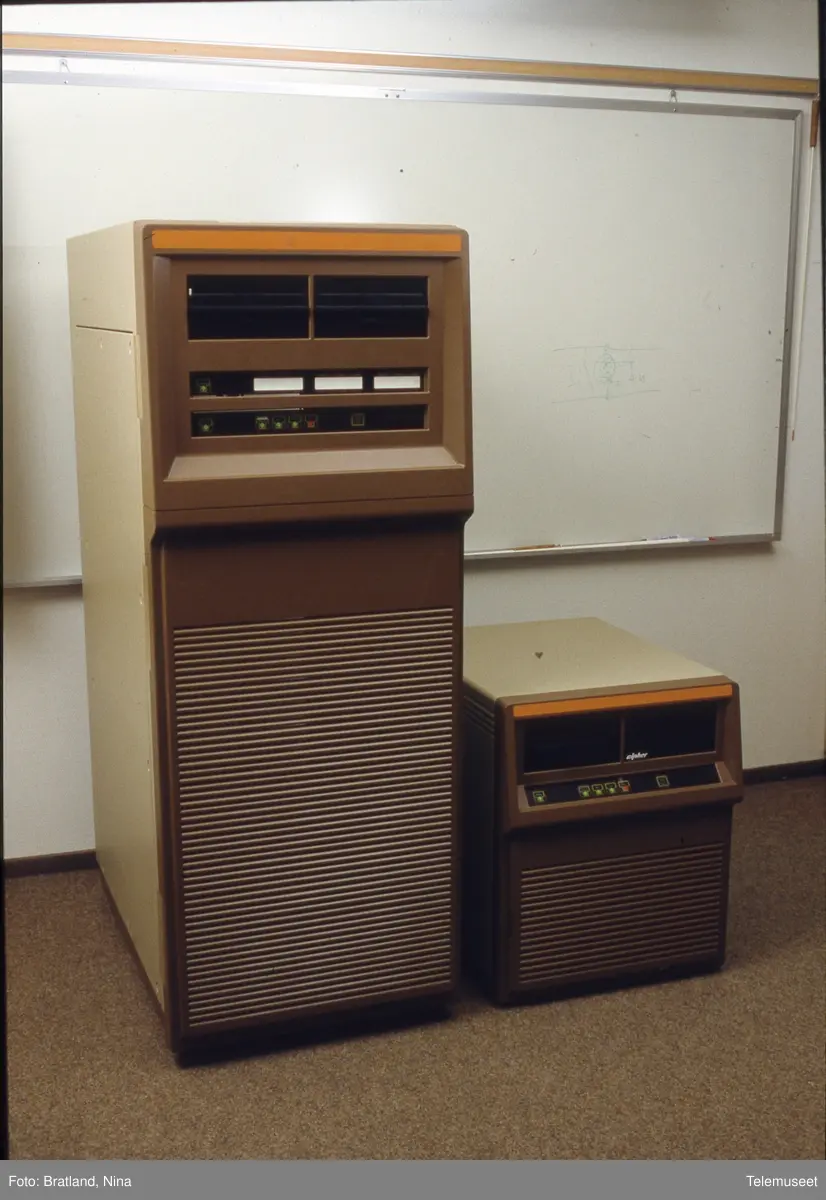 Datamaskin Norsk Data - Norsk Teknisk Museum / DigitaltMuseum