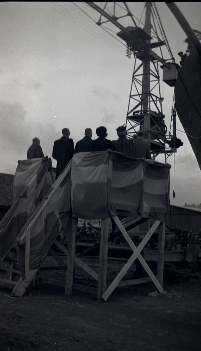 Sjösättning av fartyg på Kalmar varv med festligheter, 1940-talet ...