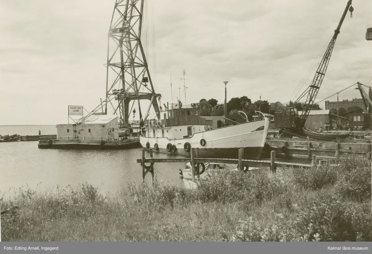 Varvsholmen. Byggaren Skärhamn. Den stora kranen var av pontontyp, och ...