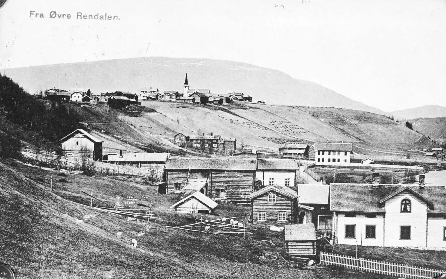 Gardsbruk, bygninger. Midt på bildet gml Prestegården, se alle husene ...