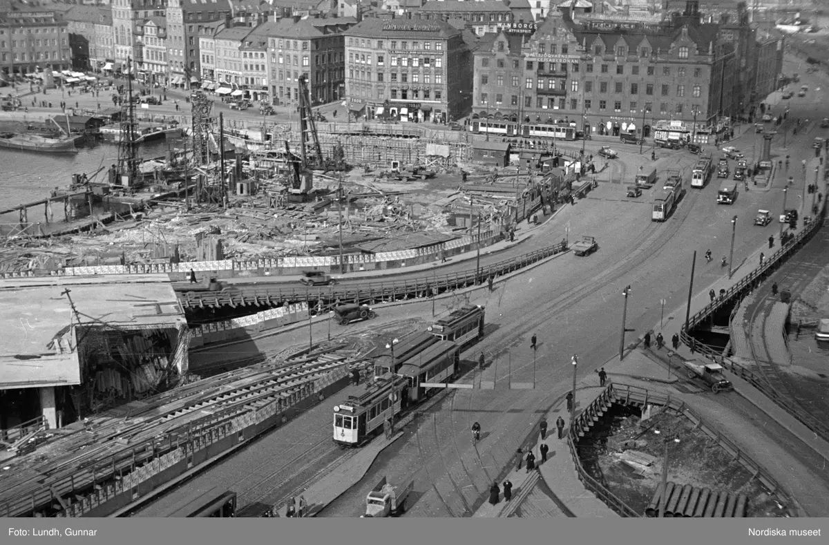 Stockholm, Slussen under byggnad. Vy från Katarinahissen norrut mot ...