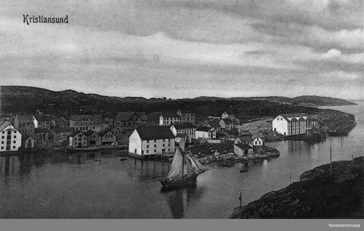 Kristiansund. Gomalandet. Jakt i Nordsundet, ved Nordholmen. Postkort ca 1890. Ludvig ...