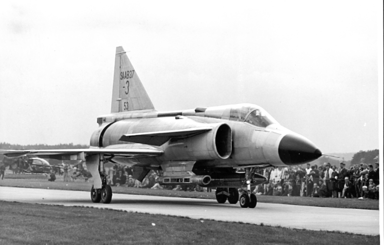 F6 Karlsborg. Flygdagen 1969. Flygplan Viggen. Albumet är en del av en ...