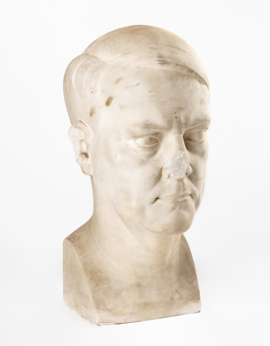 Vidkun Quisling [Byste] - Nasjonalmuseet, designsamlingene / DigitaltMuseum