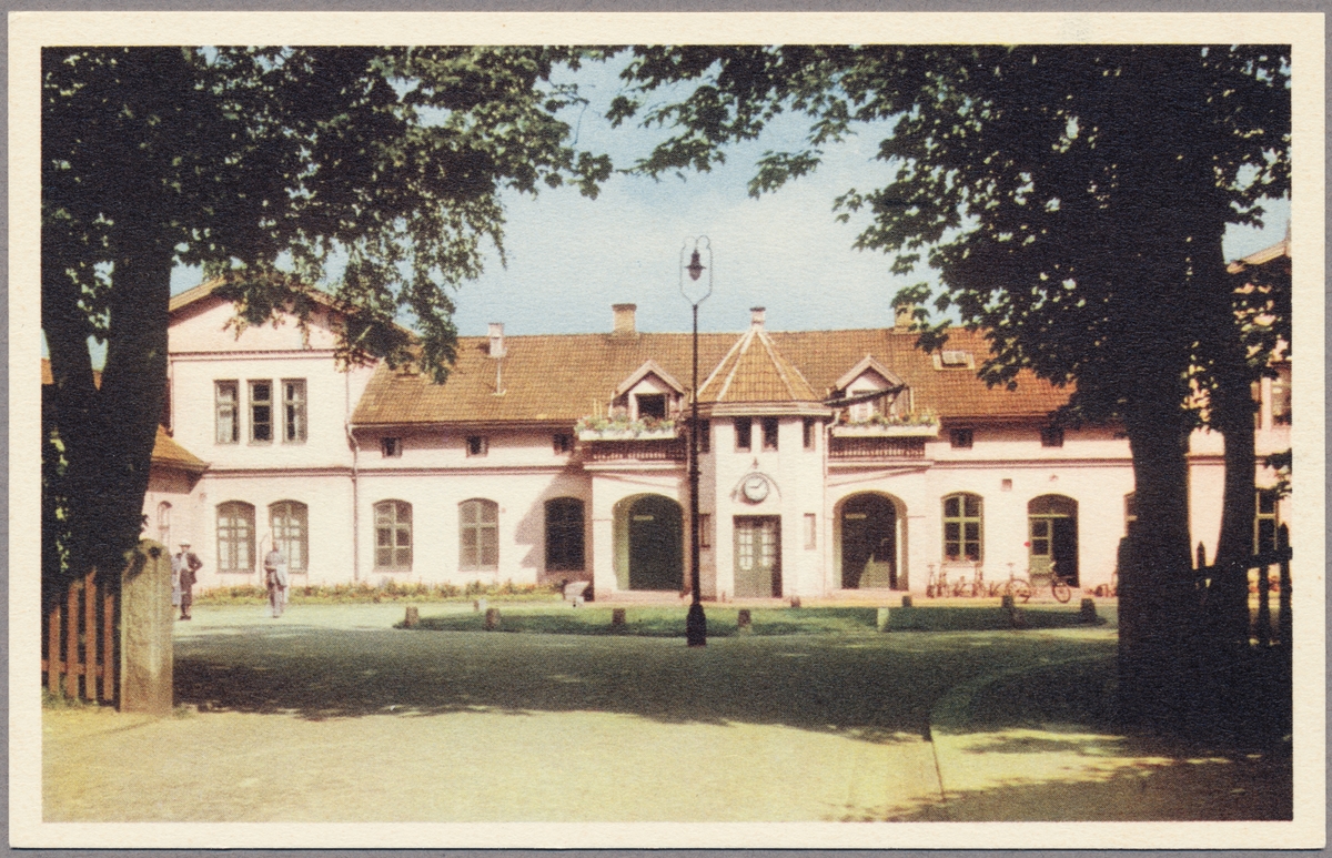 Herrljunga station sedd från gatusidan. - Järnvägsmuseet / DigitaltMuseum