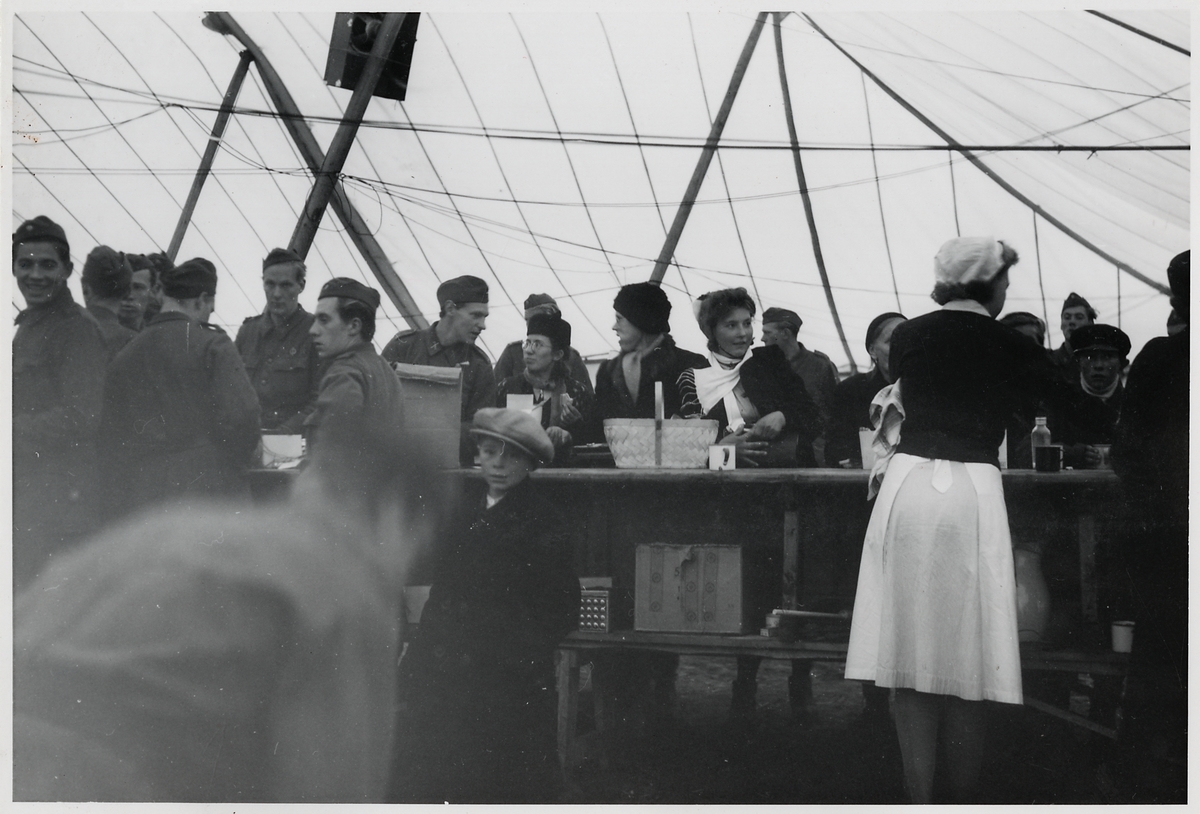 Finska flyktingar i Haparanda, hösten 1944. - Järnvägsmuseet ... Finska flyktingar i Haparanda, hösten 1944. - Järnvägsmuseet ...