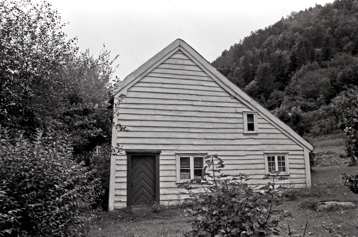 Våningshus, ved Stranda. Kalt skarprettarhuset. Det sto litt øst for ...