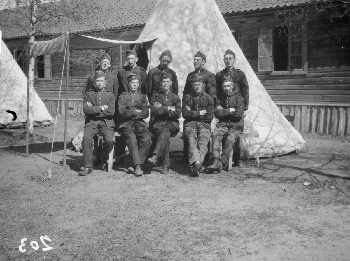 Fra forsvaret, antakelig Conrad Larsen militærtjeneste - Maihaugen ...