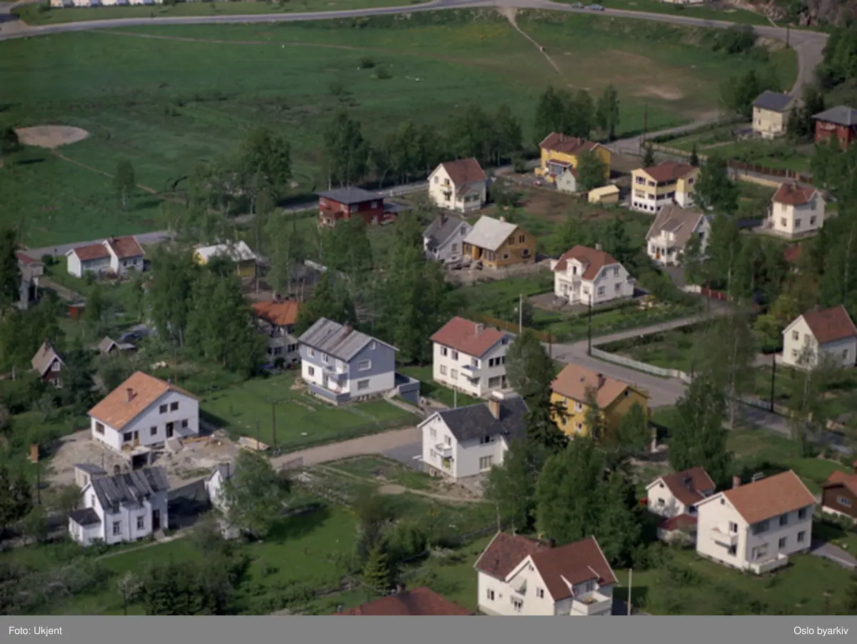 Villabebyggelse på Grefsenplatået. Hareveien og Revefaret. (Flyfoto ...