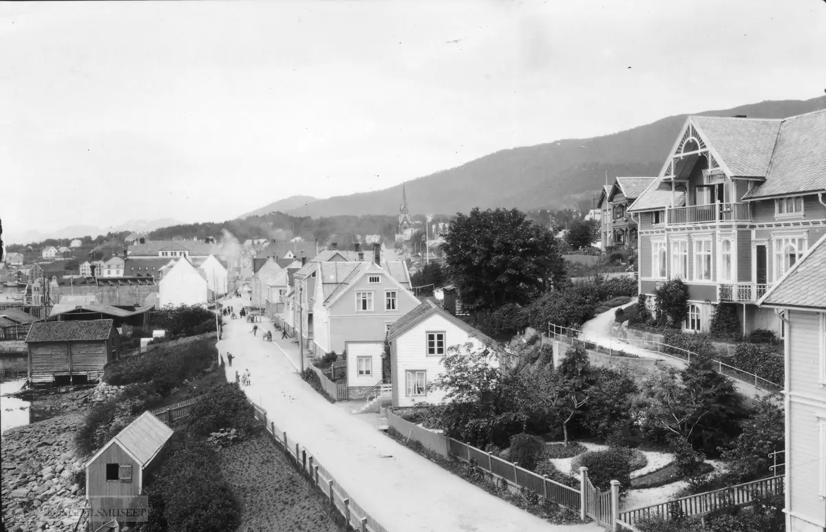 Molde Sentrum Strandgata. Det lille huset tett intil Strandgata er ...