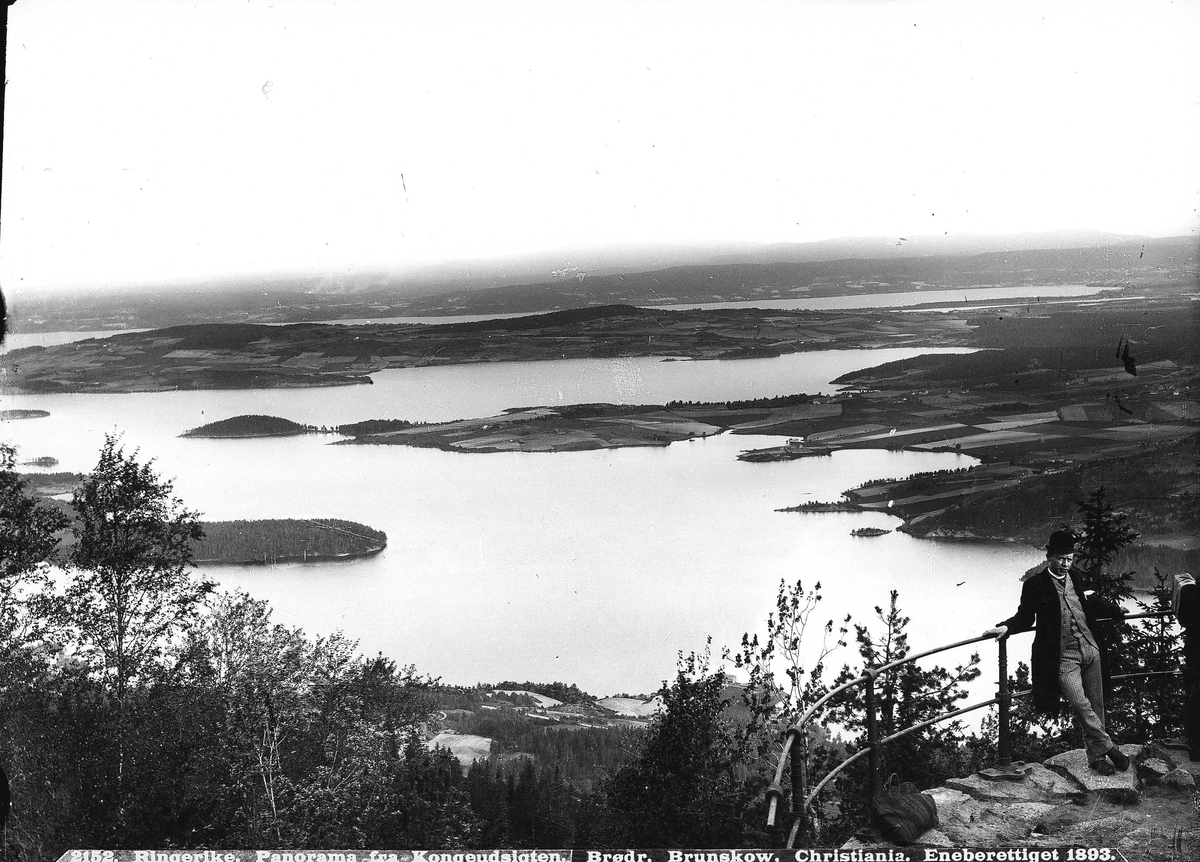 Ringerike, Panorama fra Kongeutsigten. - Norsk Folkemuseum / DigitaltMuseum
