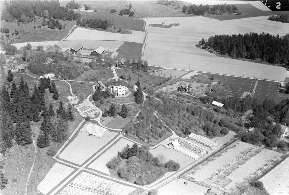 Flygfoto över Hassla gård, Häggeby socken, Uppland 1936 ...