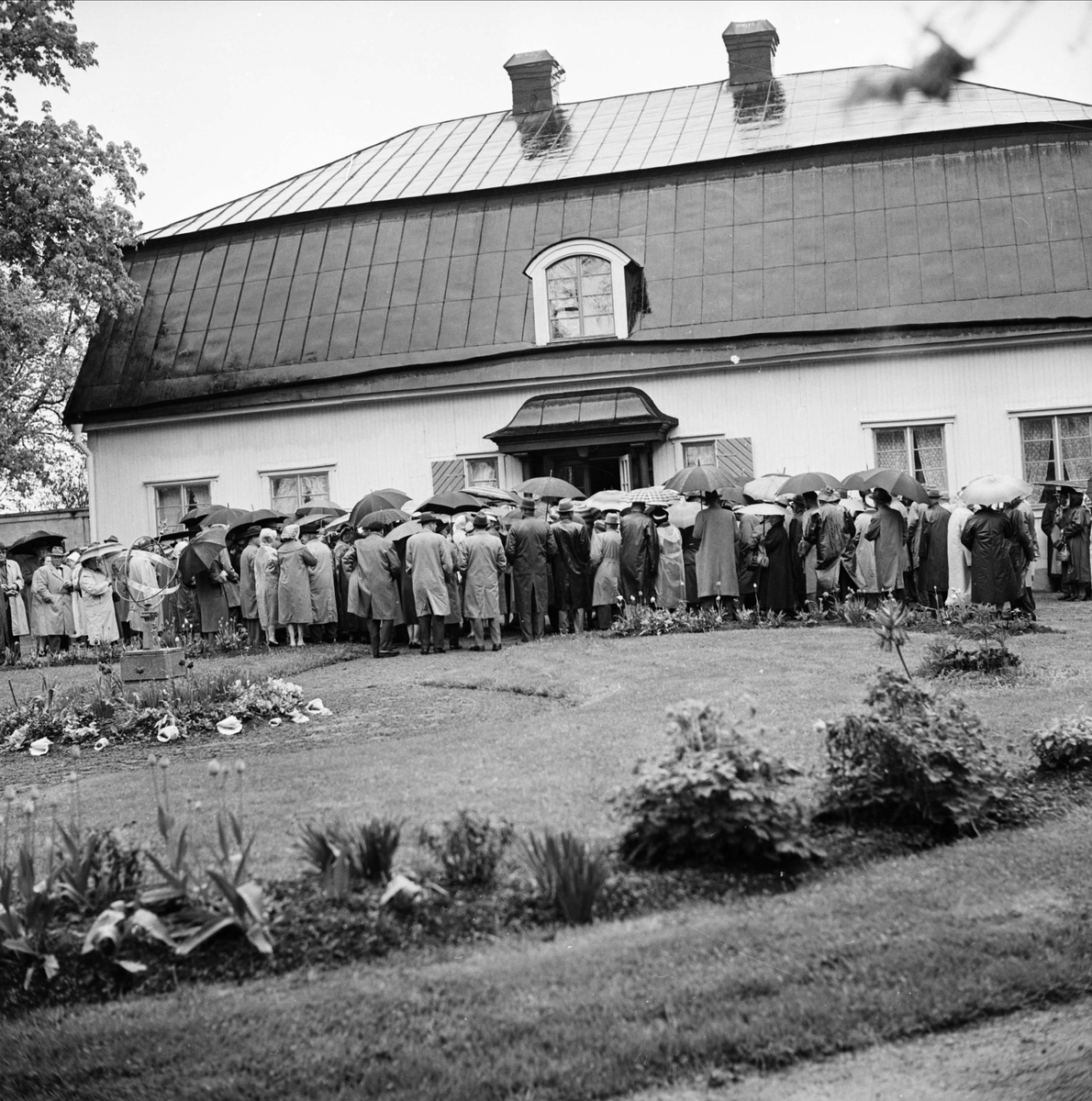 Upplands fornminnesförening på vårutflykt till Seglinge gård, Almunge ...