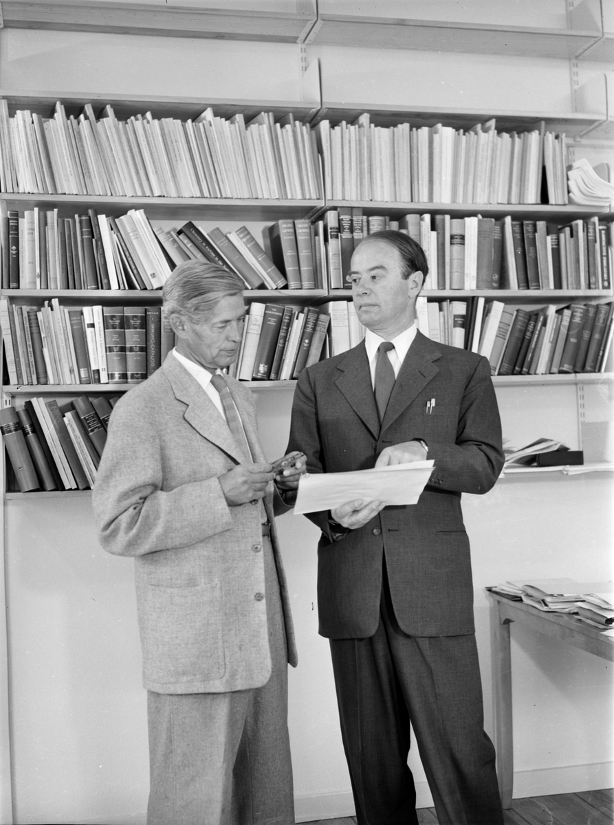 Professorerna Arne Tiselius och The Svedberg, Uppsala 1953 ...