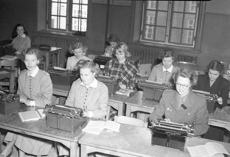Enligt notering: 'Lottakurs I 17 Febr 1950'. by Andersson, Arne ...