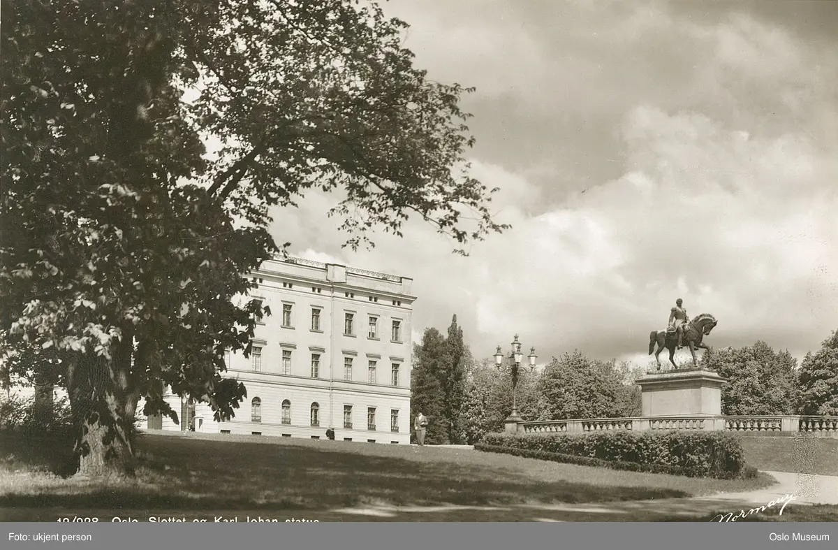 Oslo. Slottet og Karl Johan statue. - Oslo Museum / DigitaltMuseum