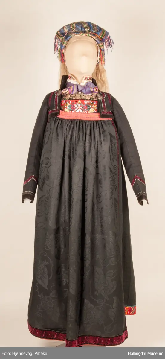 Bunad - Hallingdal Museum / DigitaltMuseum