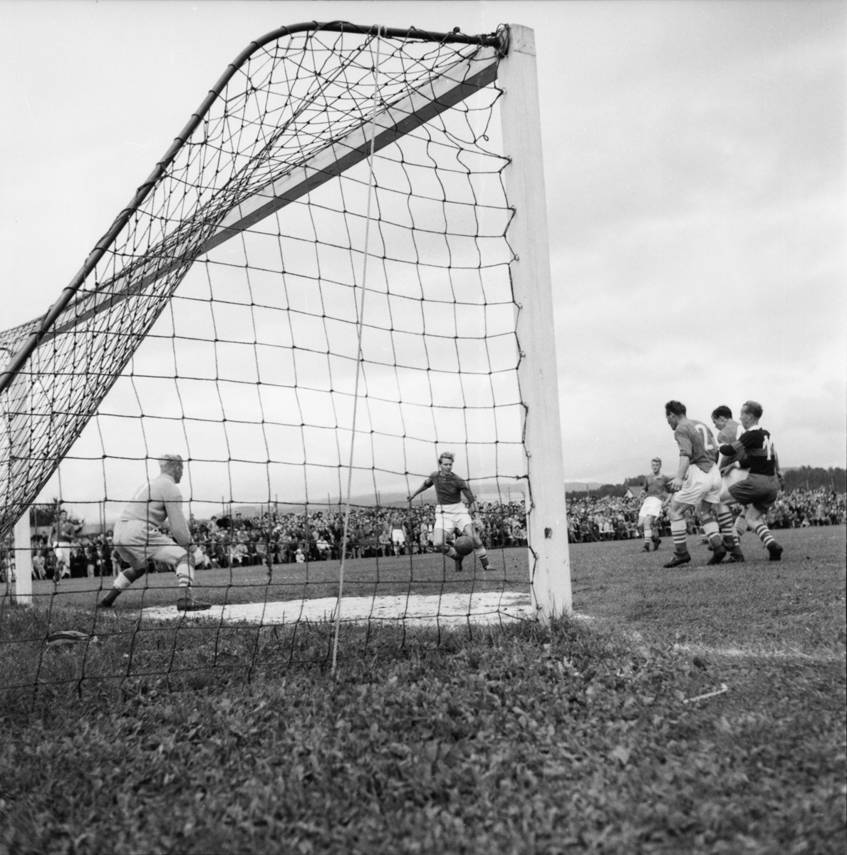 Vardens arkiv. "Pors - Viking 4 runde, 1-3" 23.08.1953 - Telemark ...