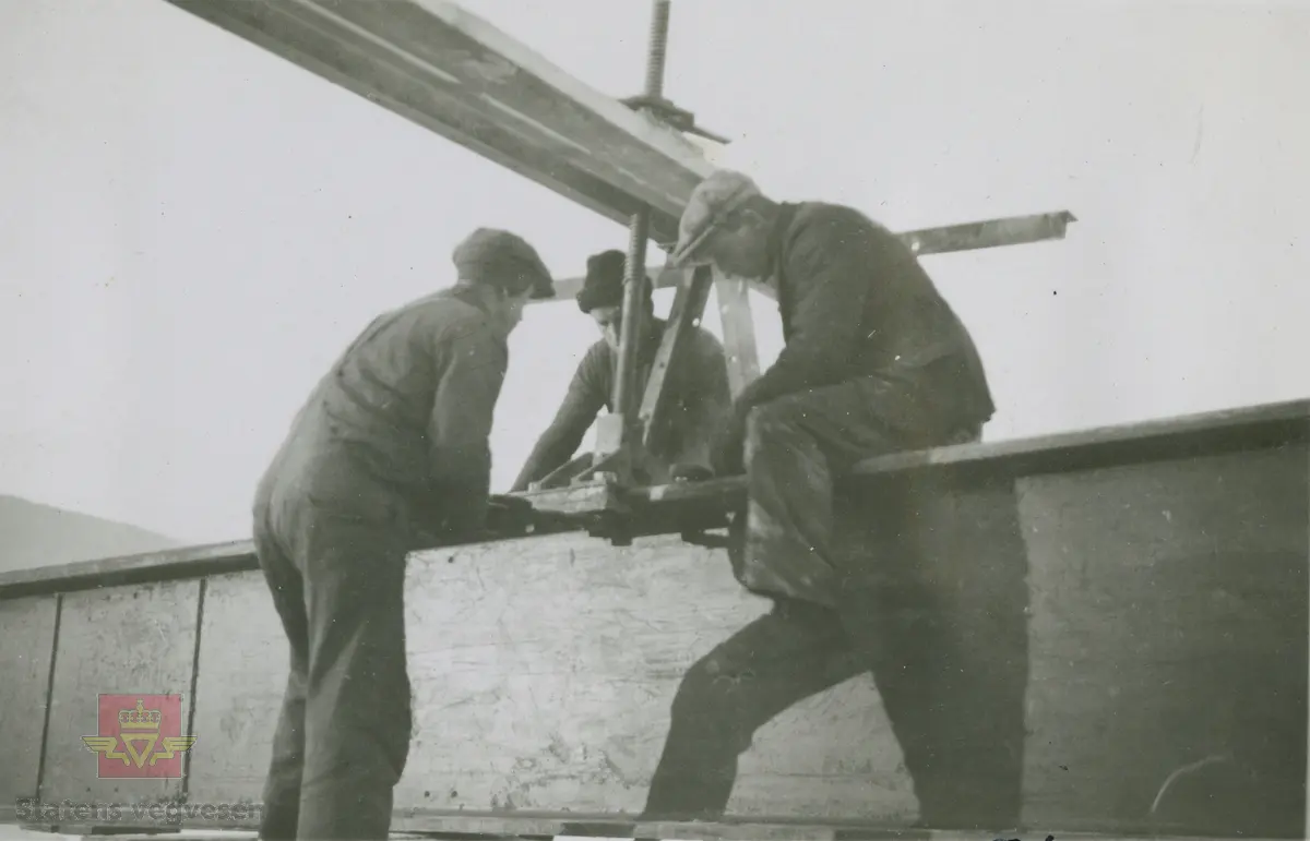 Vingnesbrua på Lillehammer under oppbygging i perioden 1930-1934 ...
