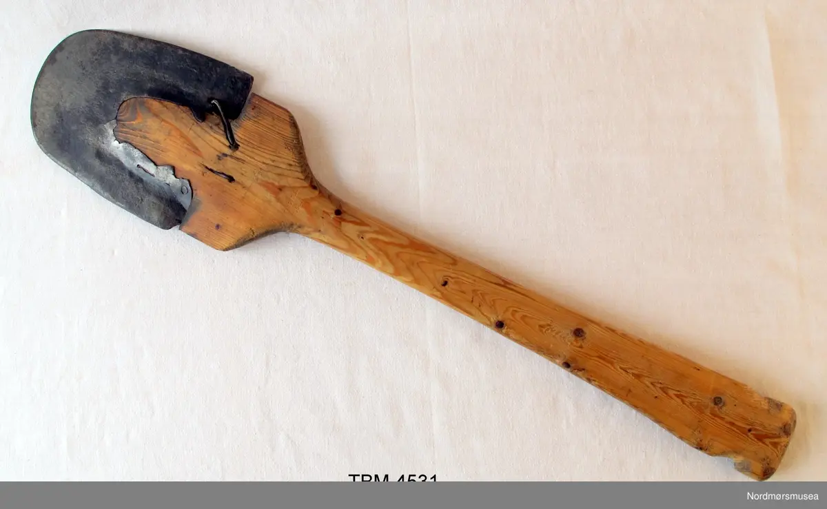 Spade - Nordmørsmusea / DigitaltMuseum