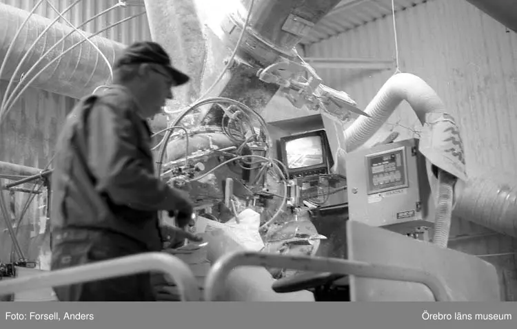 Björka mineral, förpackningsmaskin, i Lillkyrka socken. Björka mineral ...