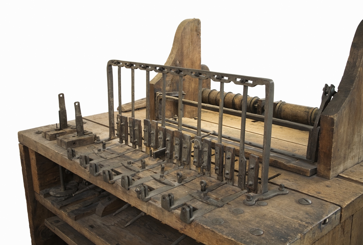 Maskin för skärning av kugghjul till ur - Tekniska museet / DigitaltMuseum