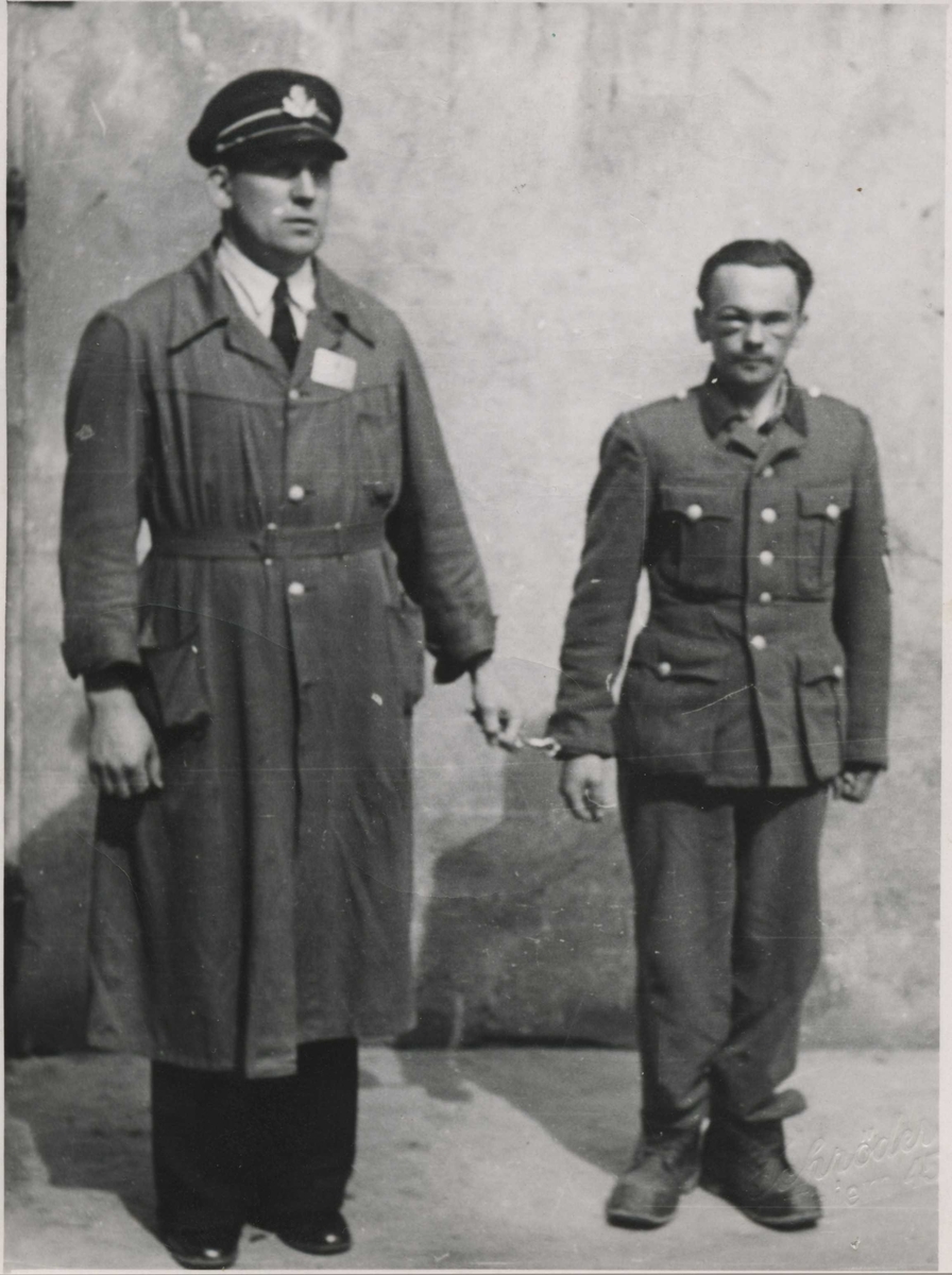 Henry Oliver Rinnan og fengselsbetjent. - Orkla Industrimuseum ...