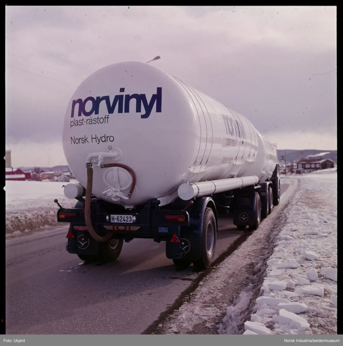 Ny Norvinyl-bulkbil. - Norsk Industriarbeidermuseum / DigitaltMuseum