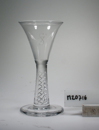 Snapsglas - Kulturparken Småland / Smålands museum / DigitaltMuseum