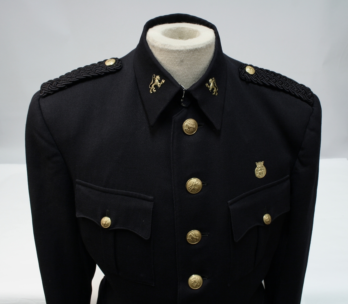 Politiuniform M/1946 - Justismuseet / DigitaltMuseum