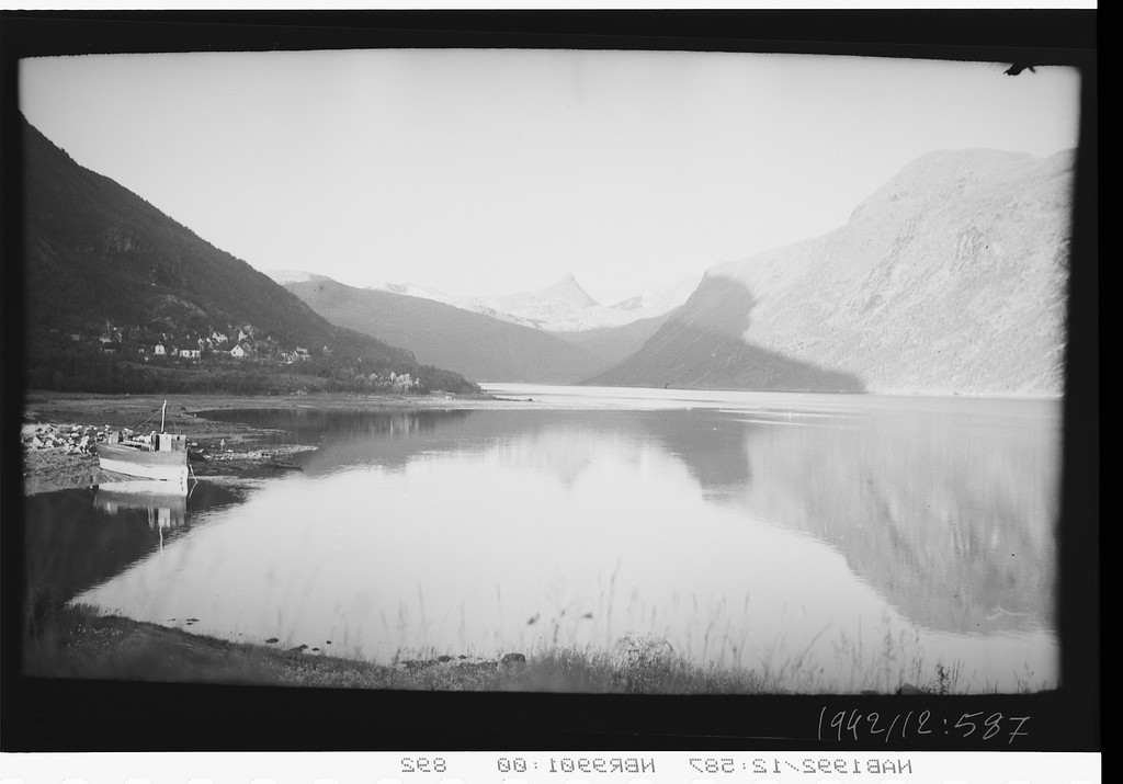Beisfjord fotografert fra bruhode på brua over til Ankenes. - Museum ...