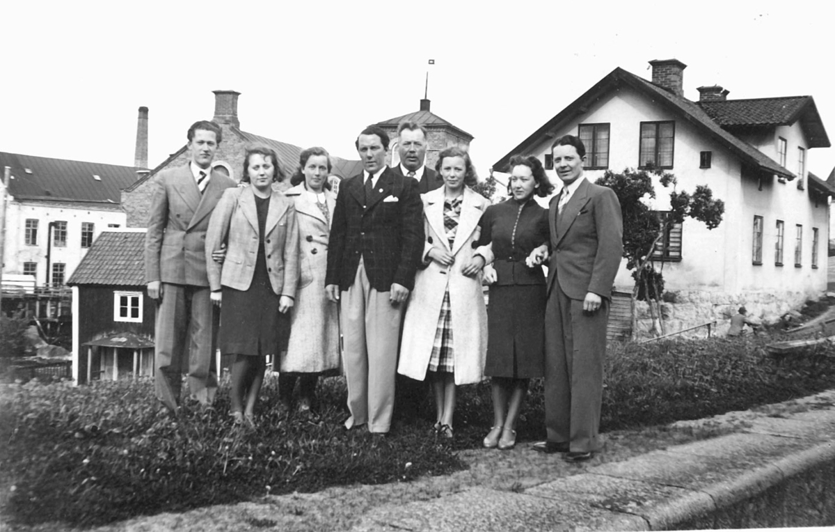 Orig. text: Fotot taget på kanalbrinken ovanför Agustabacken. Borghuset ...