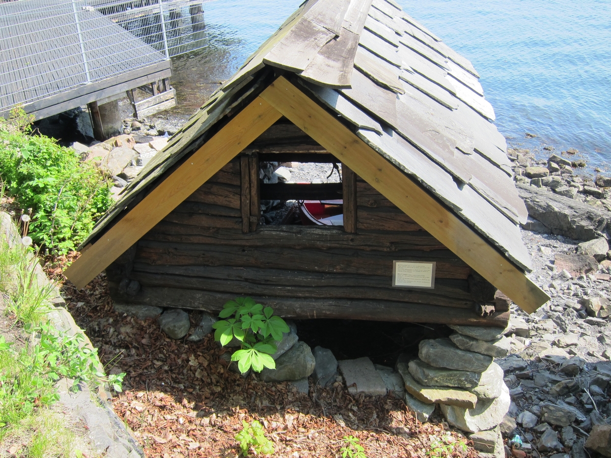 Naust fra Utne i Hardanger - Norsk Maritimt Museum / DigitaltMuseum