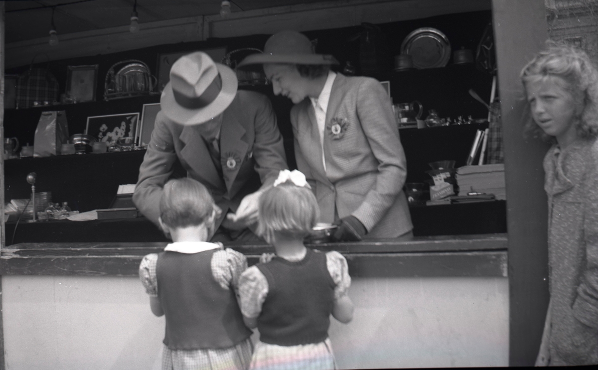 Sjösättning av fartyg på Kalmar varv med festligheter, 1940-talet ...