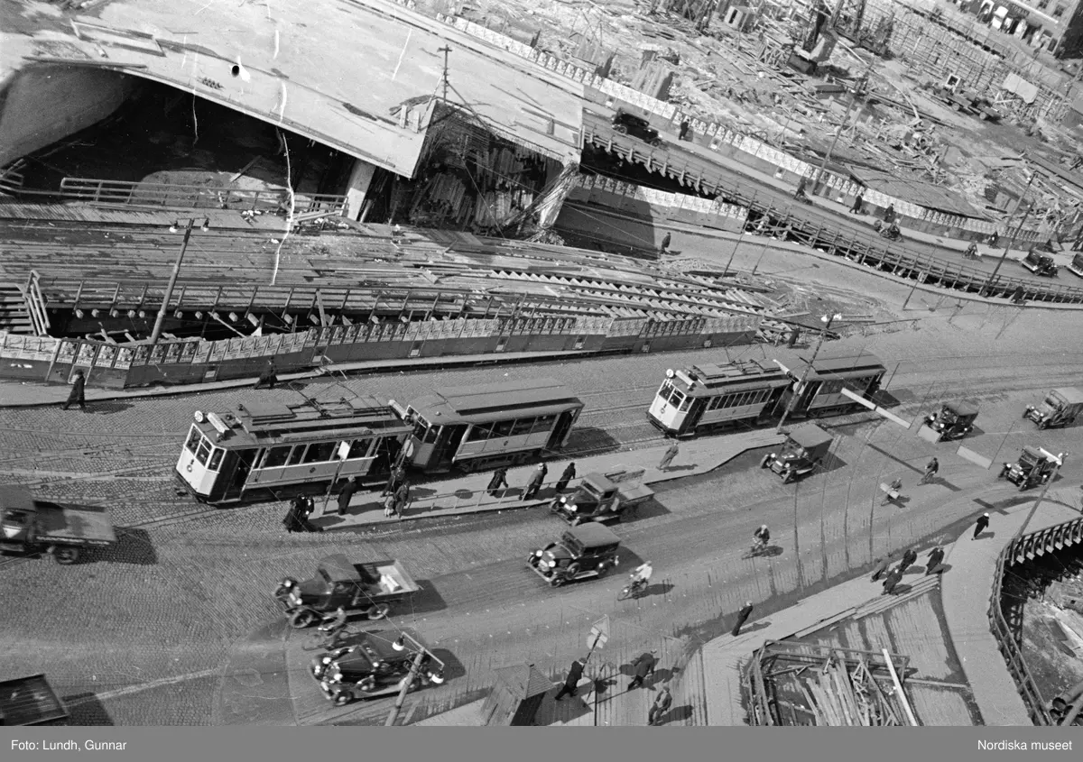 Stockholm, Slussen under byggnad. Vy från Katarinahissen. Spårvagnar ...