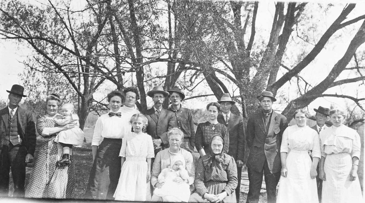 Familiebilde på Samuelson-farmen i USA - Anno Musea i Nord-Østerdalen ...