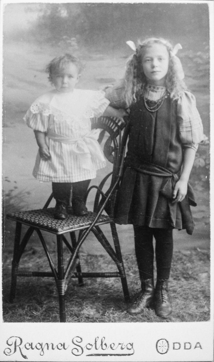 Søstrene Ingrid og Anna Carlsson - Kraftmuseet / DigitaltMuseum