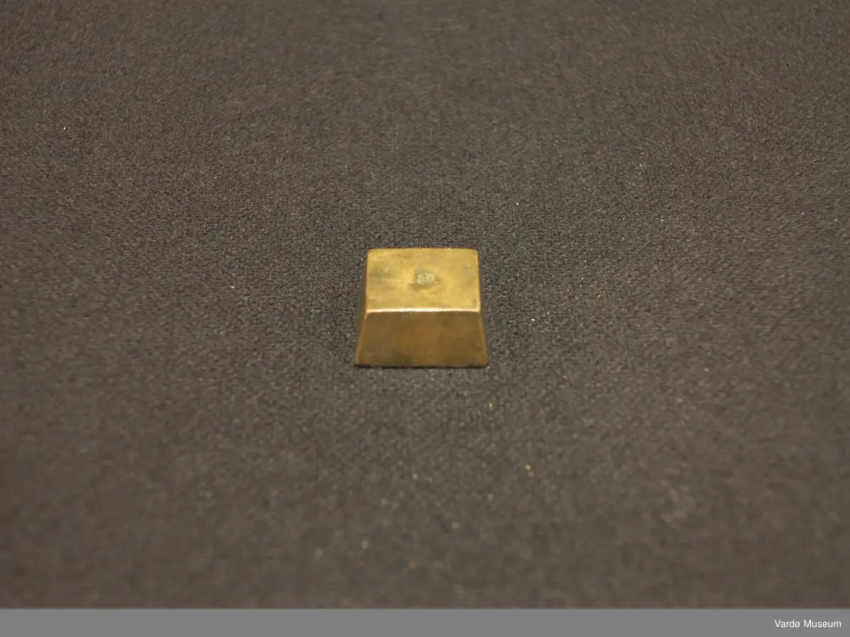 Vekt, lodd - Vardø Museum / DigitaltMuseum